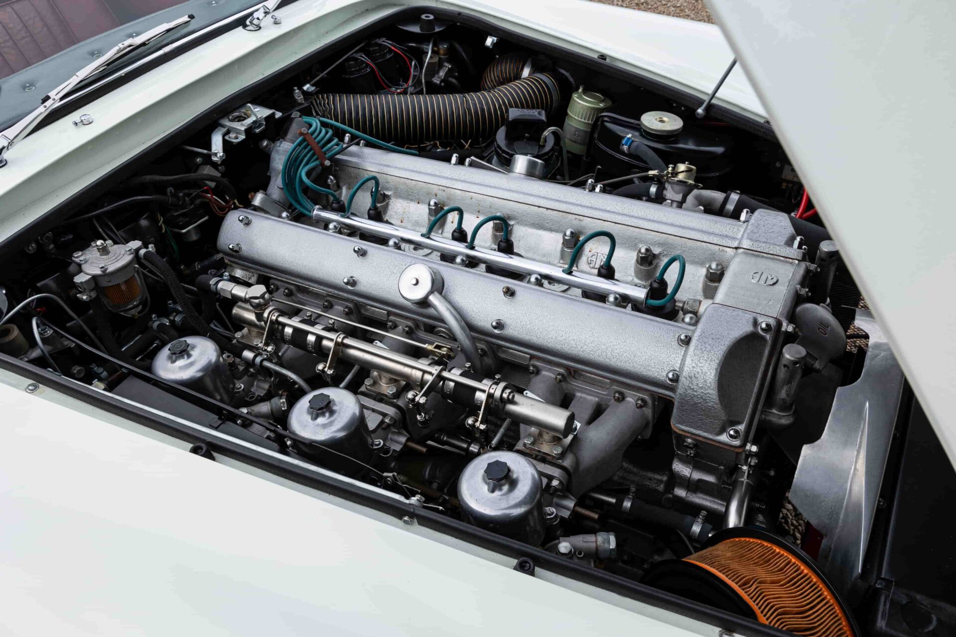 'Extremely rare' 1965 Aston Martin favoured by James Bond is up for ...