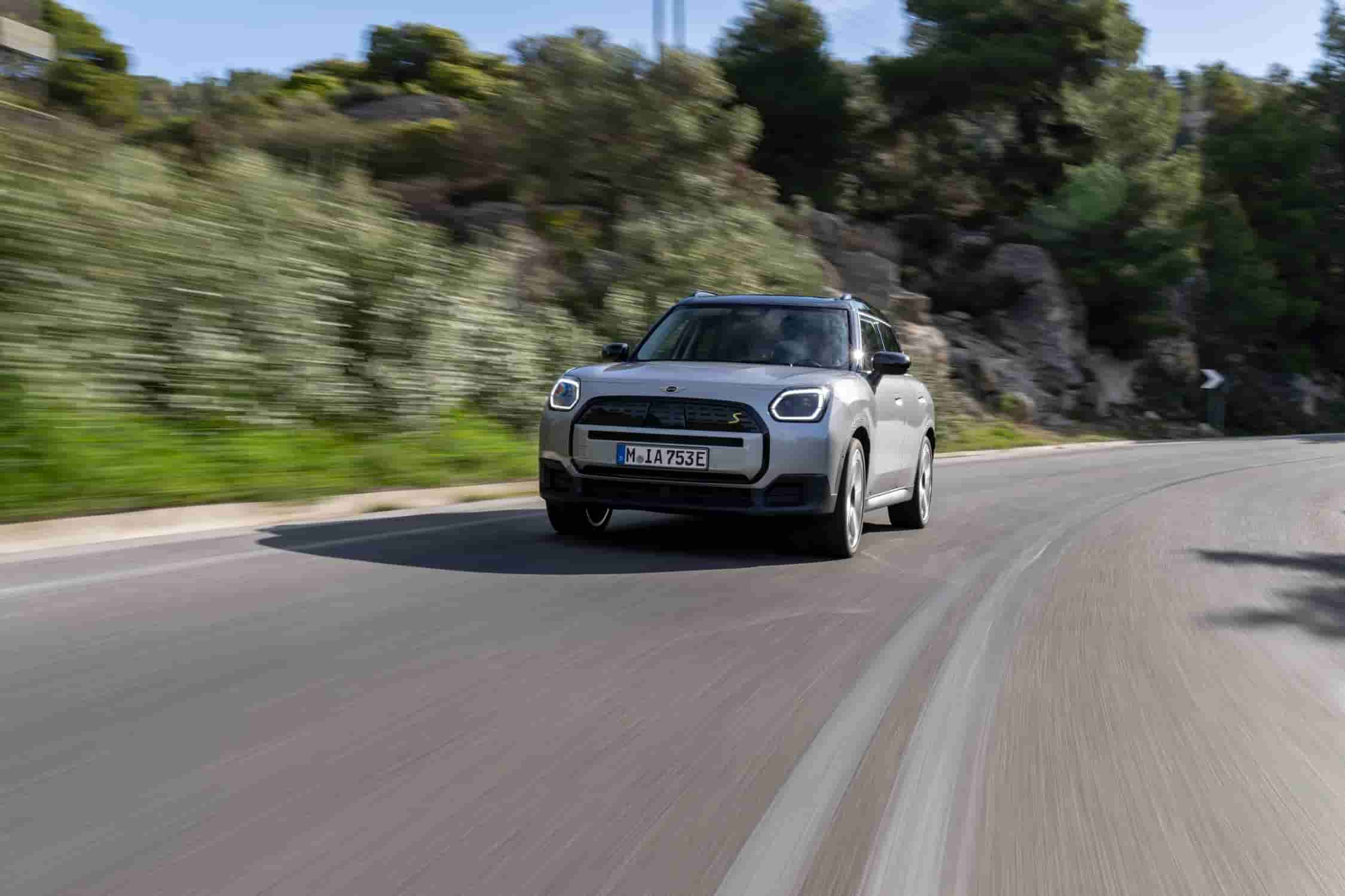 MINI Unveils All-Electric Countryman SE ALL4: A Blend of Urban Elegance ...
