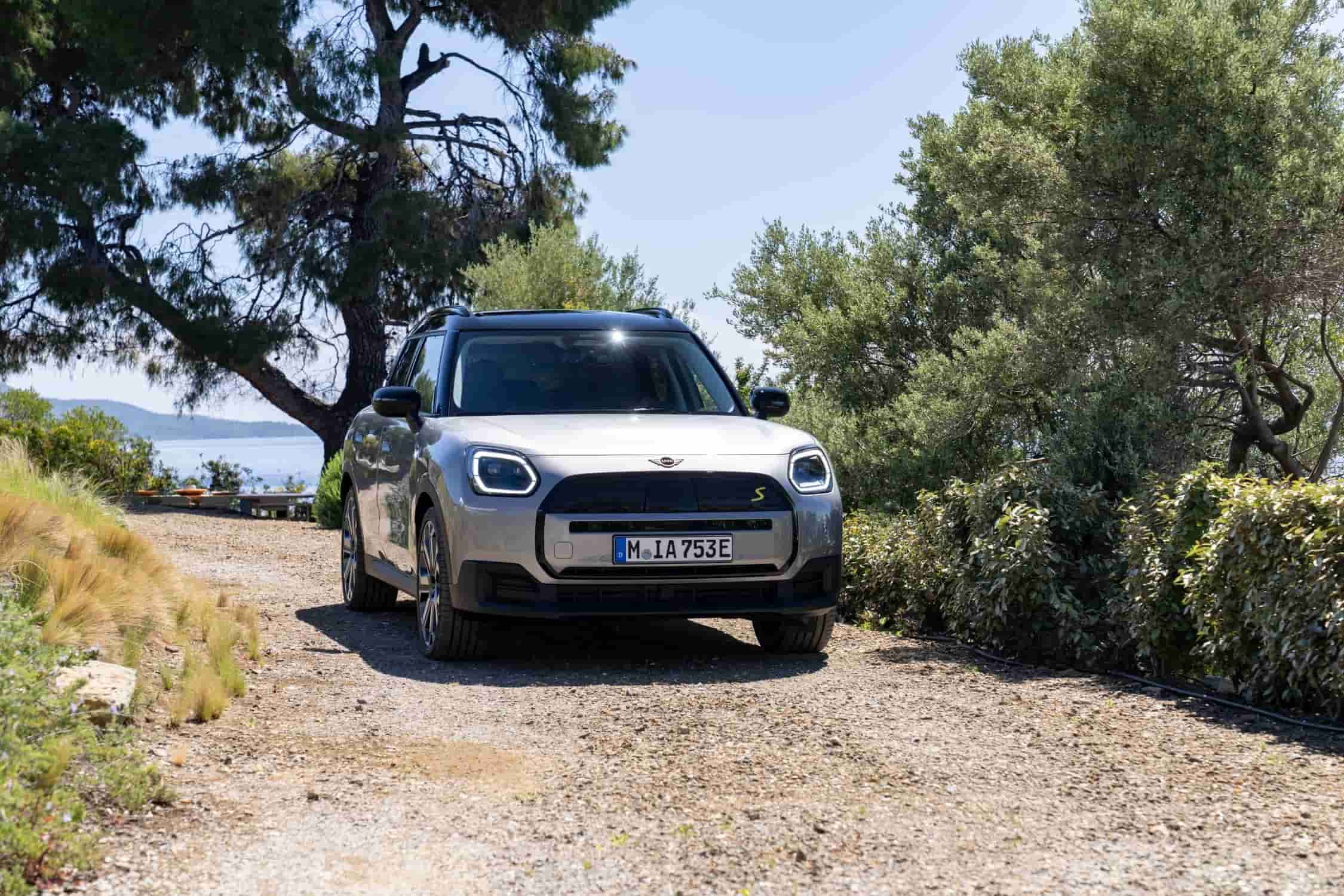 MINI Unveils All-Electric Countryman SE ALL4: A Blend of Urban Elegance ...