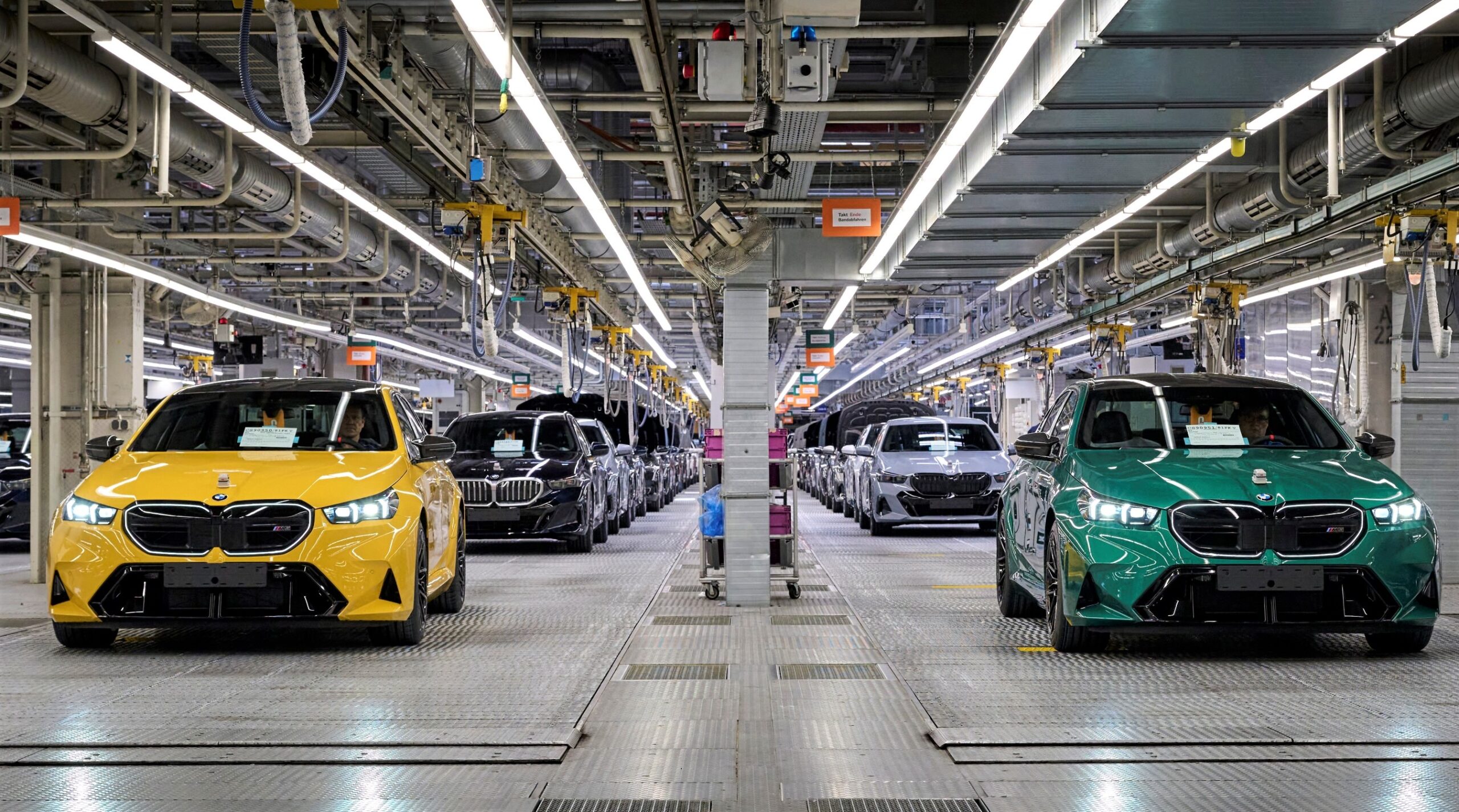 New Electrified BMW M5 Begins Production at BMW Group Plant Dingolfing ...