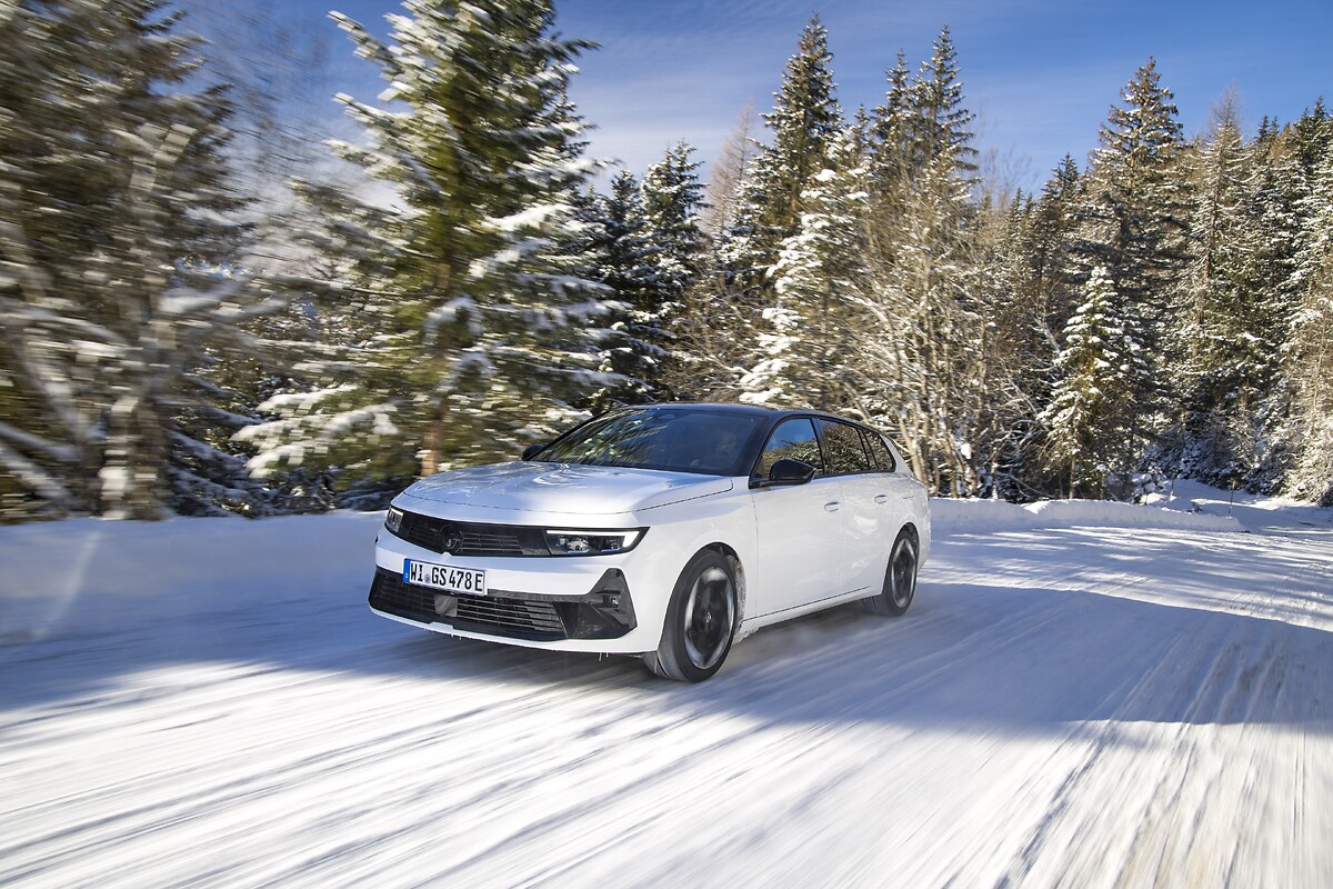 Opel Astra GSe and Electric Models: Winter-Ready Driving Excellence ...