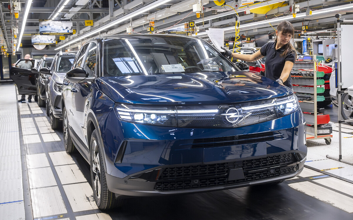 Opel’s Eisenach Plant Marks 25 Years Since One Millionth Car Production ...