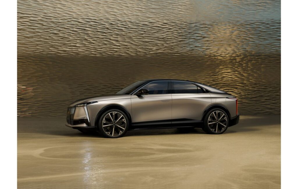 DS Automobiles Unveils Electric Flagship DS N°8 at 2025 Brussels Motor ...