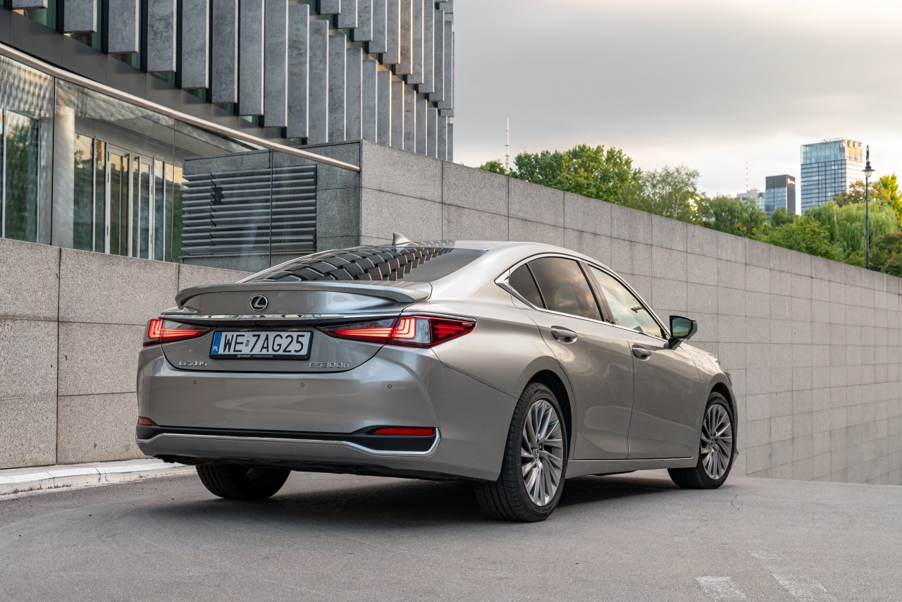 Lexus ES Final Edition: Exclusive KINTO One Lease Offer for PLN 1,190 ...
