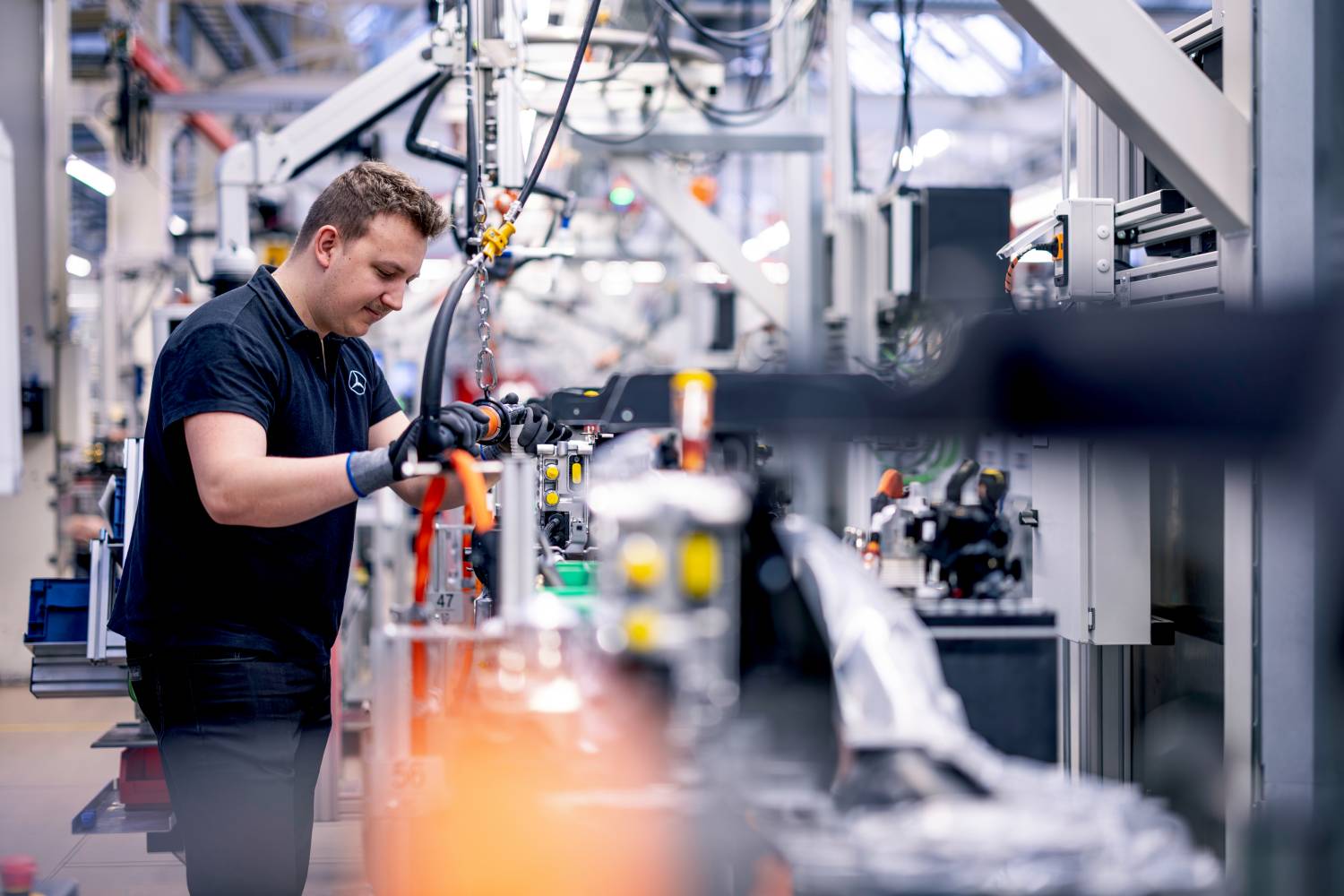Mercedes-Benz Advances Production with AI and Humanoid Robots at Berlin ...