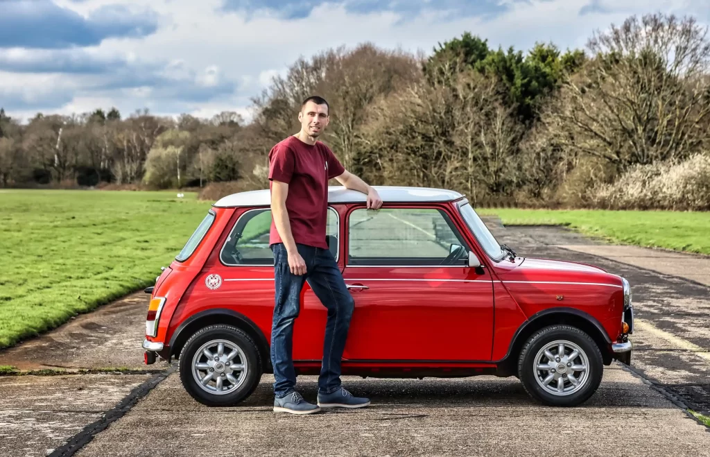 Giant 6ft 4ins tall car expert is Britain's biggest… Mini fan | Luxury ...