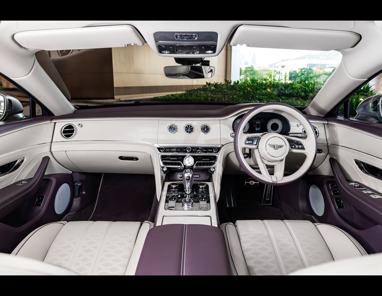 World-Class Resort Commissions Largest Fleet of Bespoke Bentley Flying ...